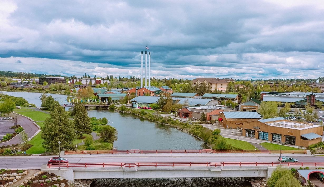 What to do in Bend Oregon: EPIC 4-Day Winter Itinerary • Miss Moore Style